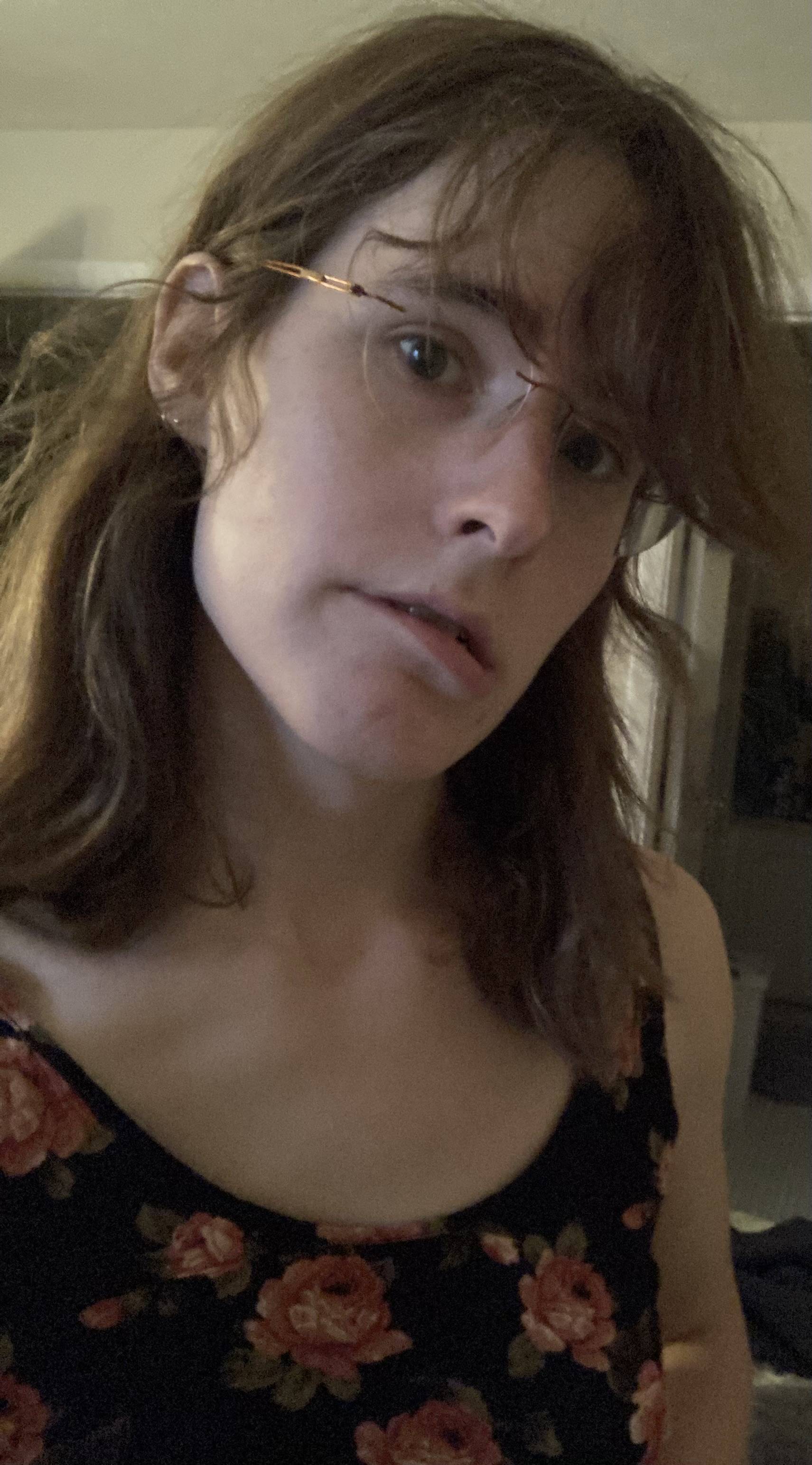 Gimme kiss! | Scrolller