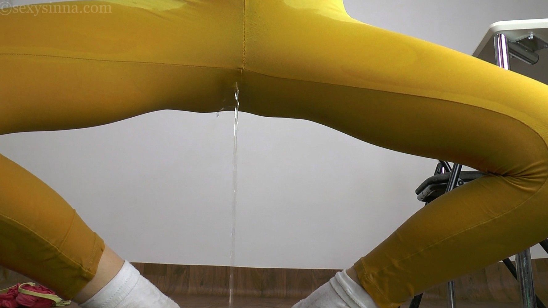 [girl wetting picture] generous leggings wetting with stream | Scrolller