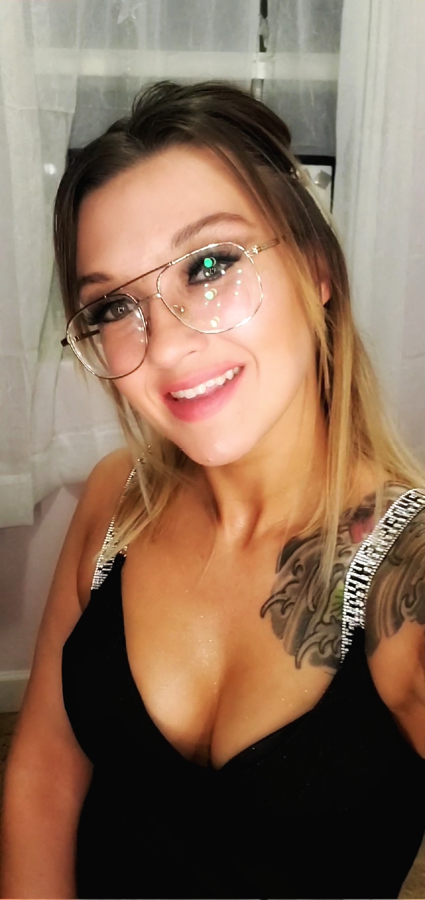 Girls in glasses? 34F | Scrolller