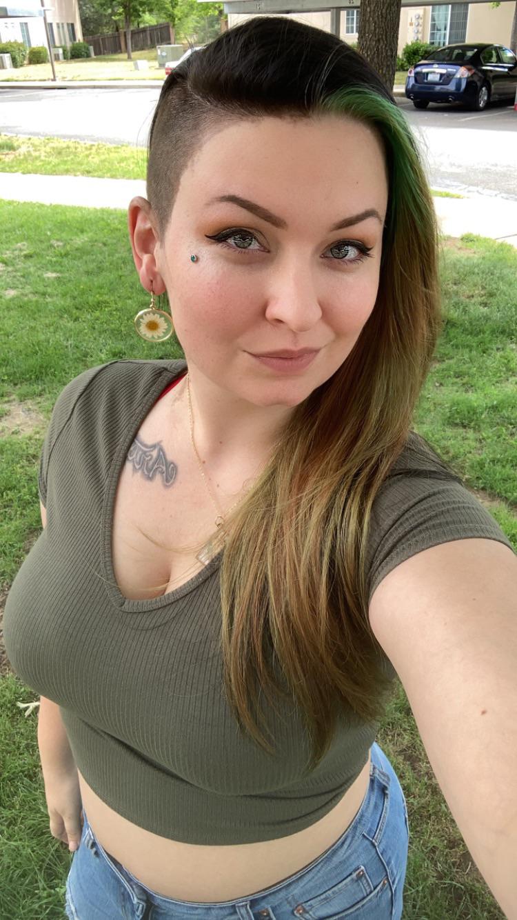 Girls with shaved heads? 🤘🏻(26f) | Scrolller