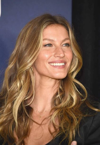 Gisele Bundchen | Scrolller