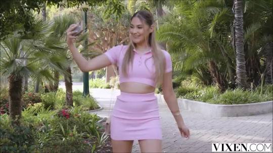 Gizelle Blanco - Social | Scrolller