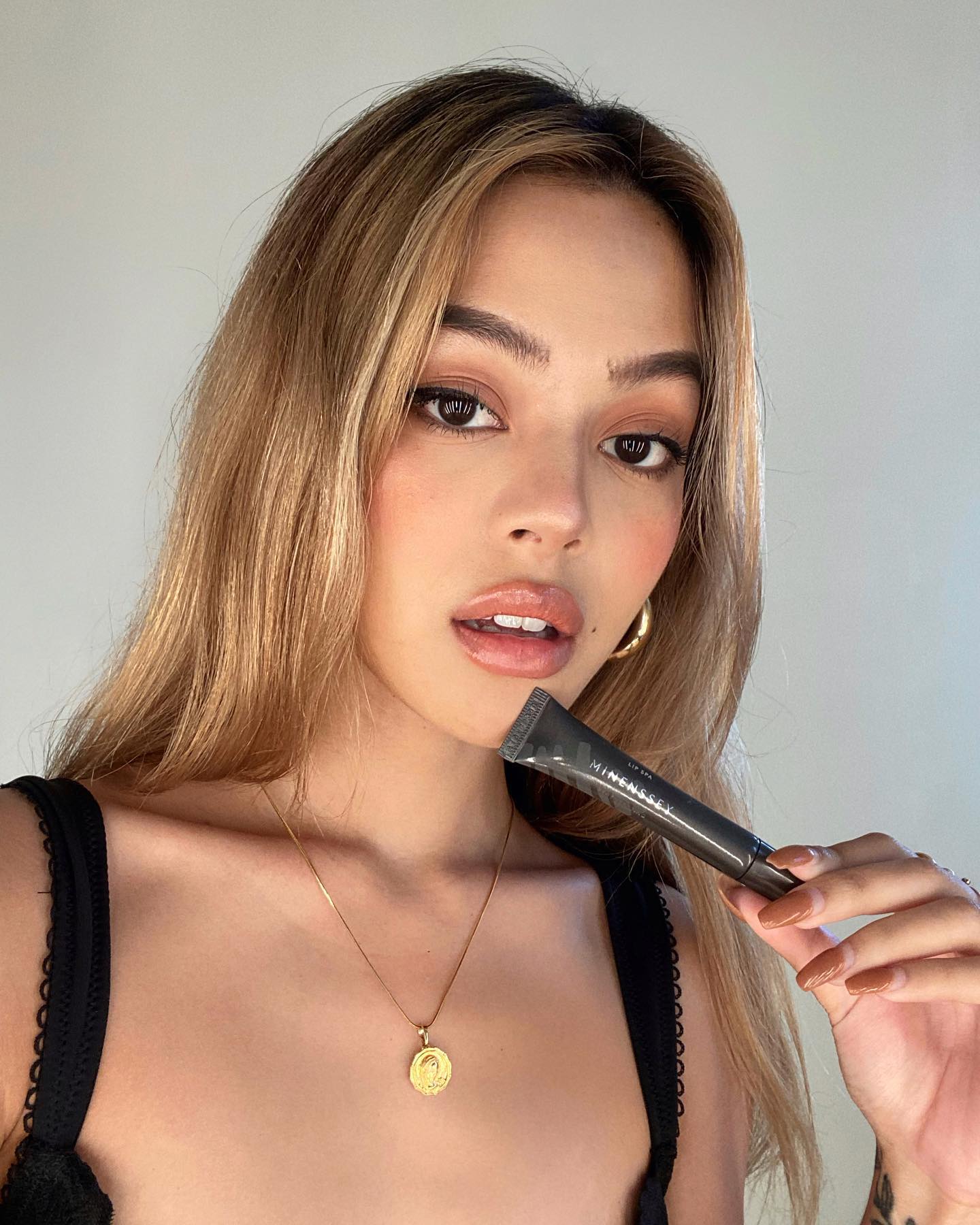 Glamorous | Scrolller