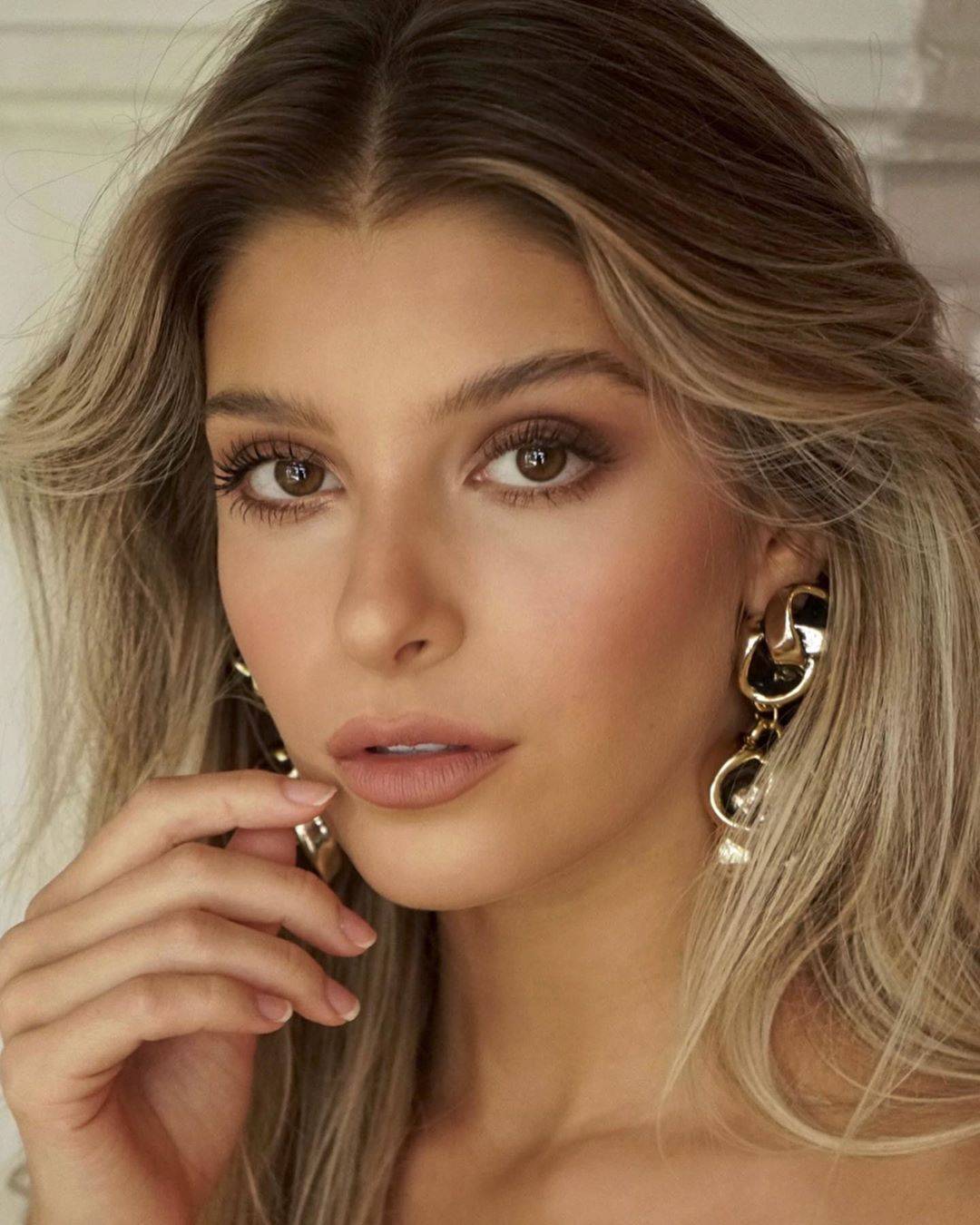 Glamorous | Scrolller