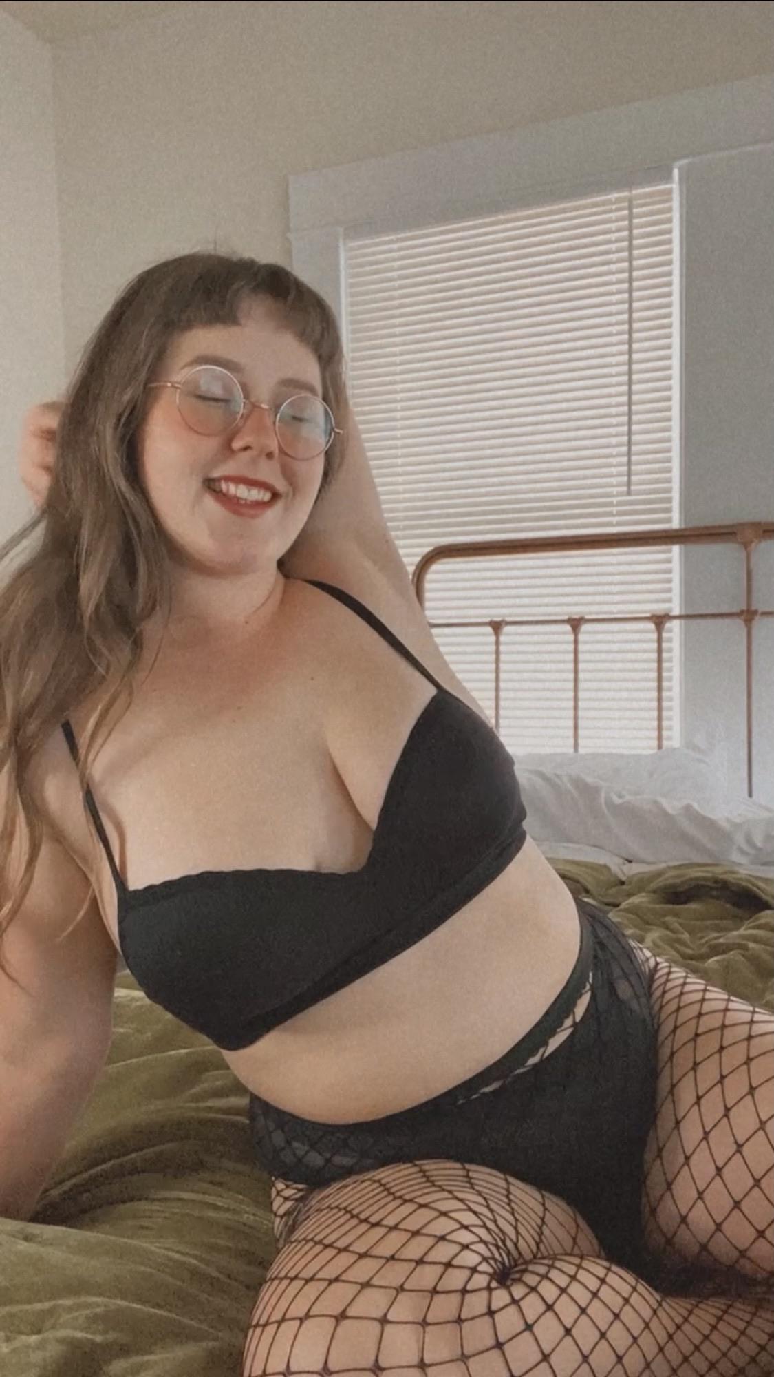 Glasses and fishnets combo 🙊 | Scrolller