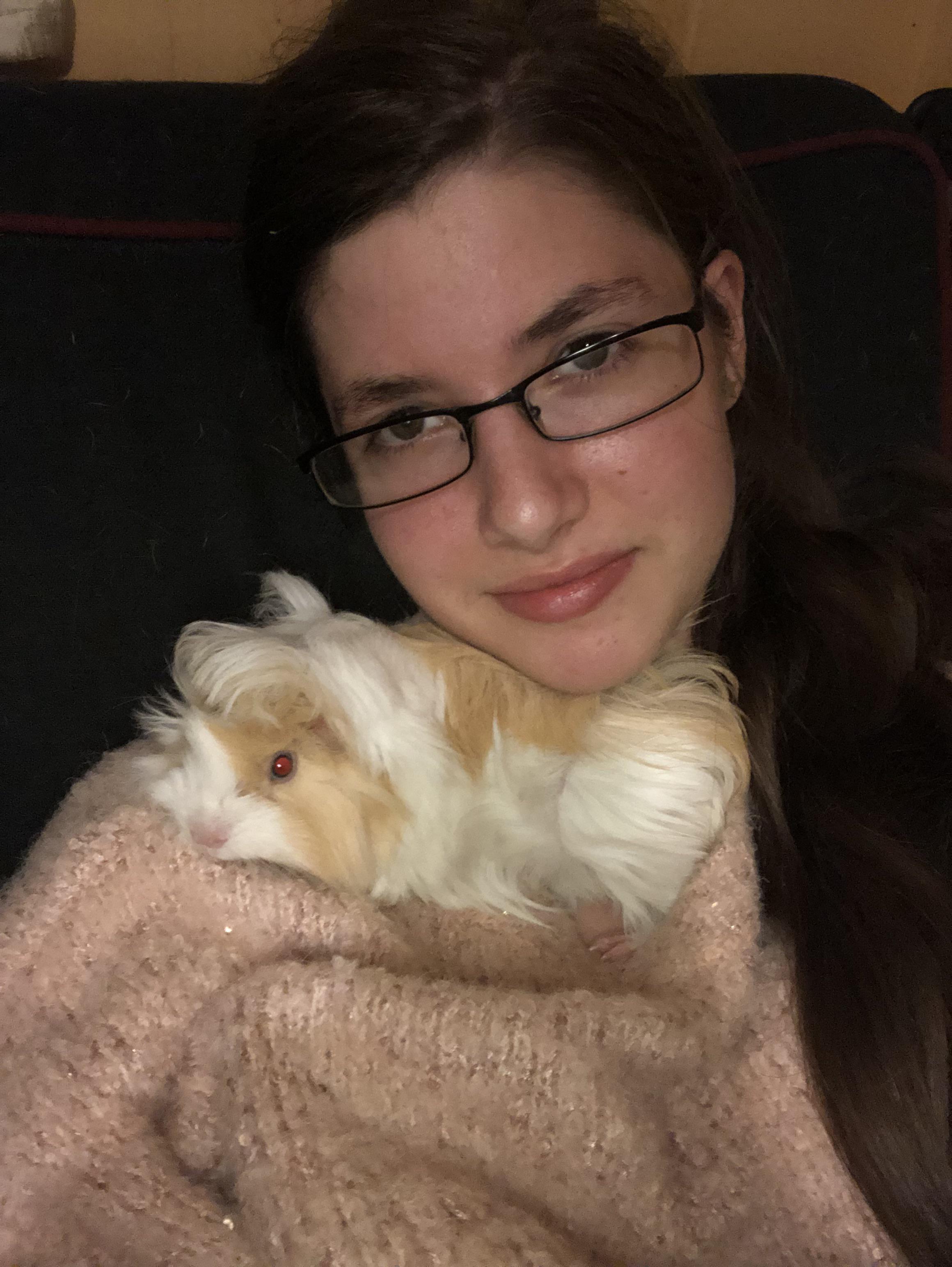 Glasses + Piggle | Scrolller