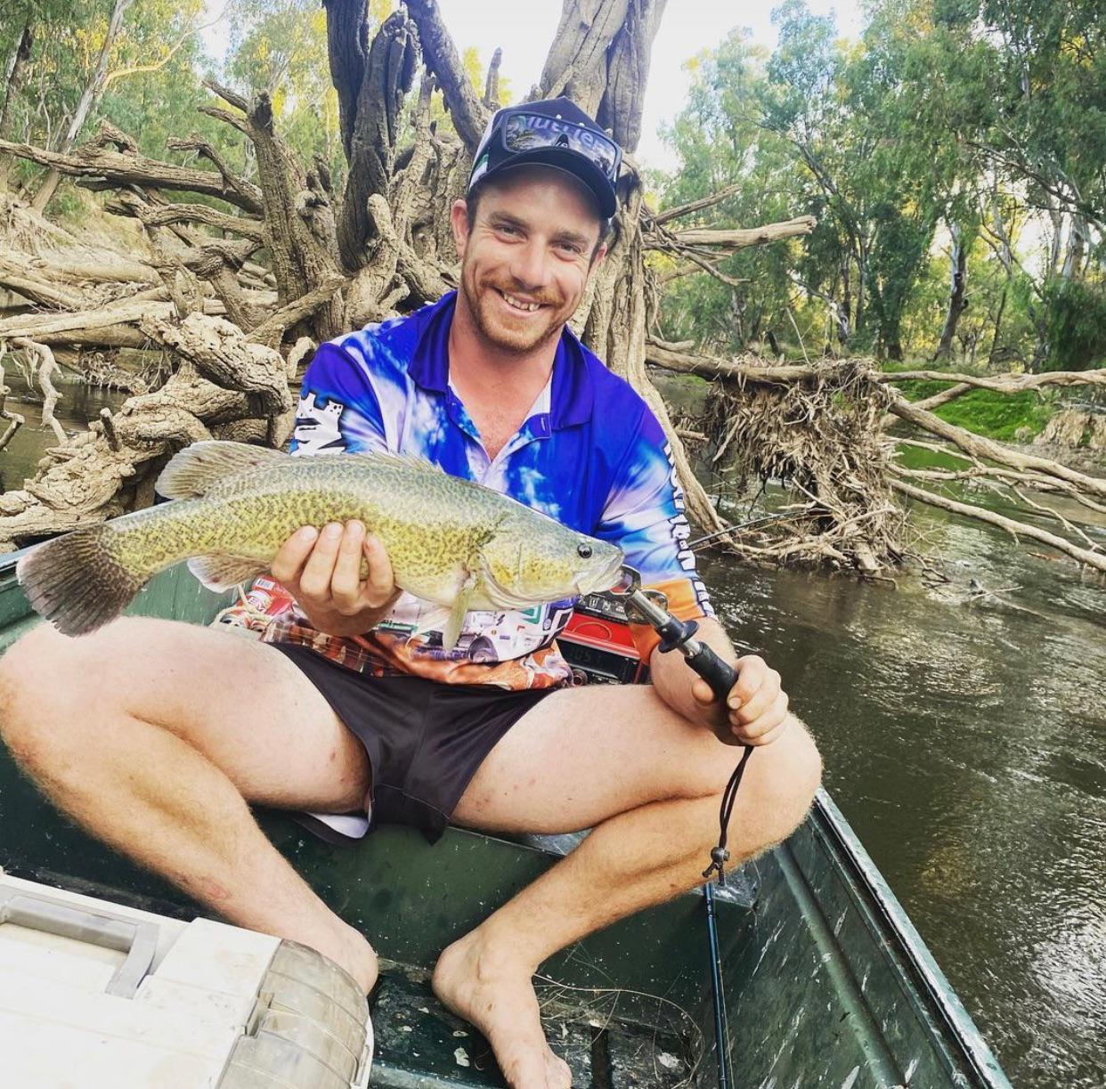 Glimpse of his balls | Scrolller