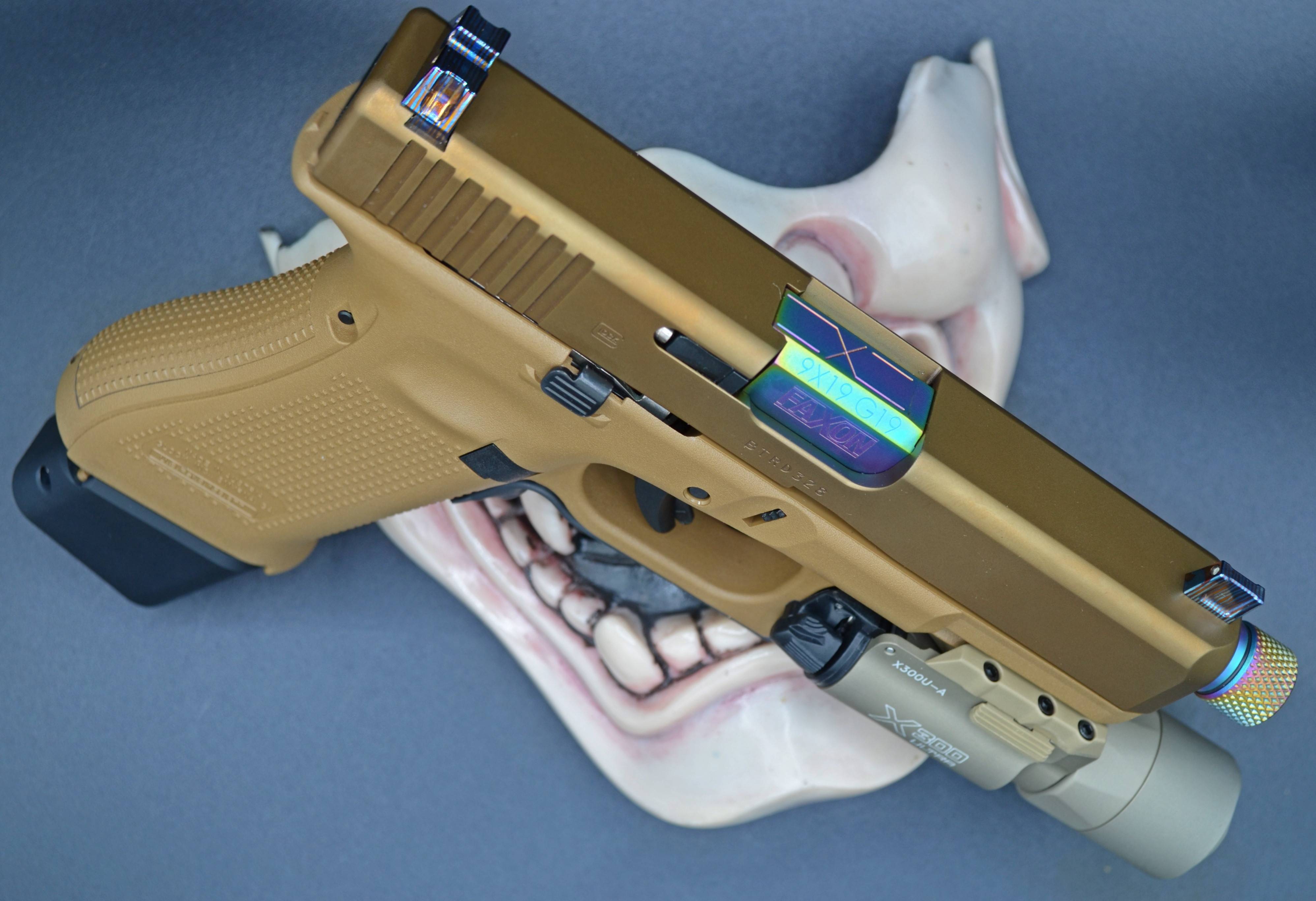 Glock 19X with Timascus sights | Scrolller