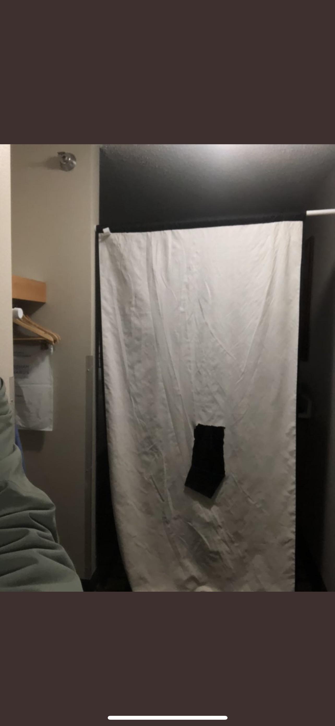 Gloryhole come drop a load | Scrolller