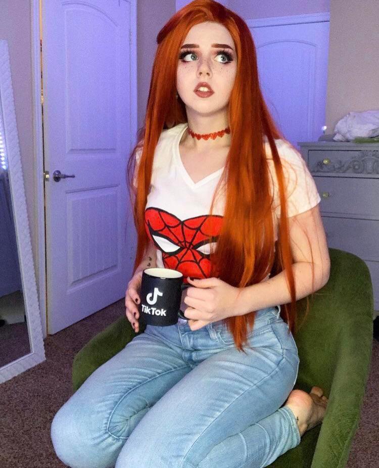 goddesses thick thighs | Scrolller