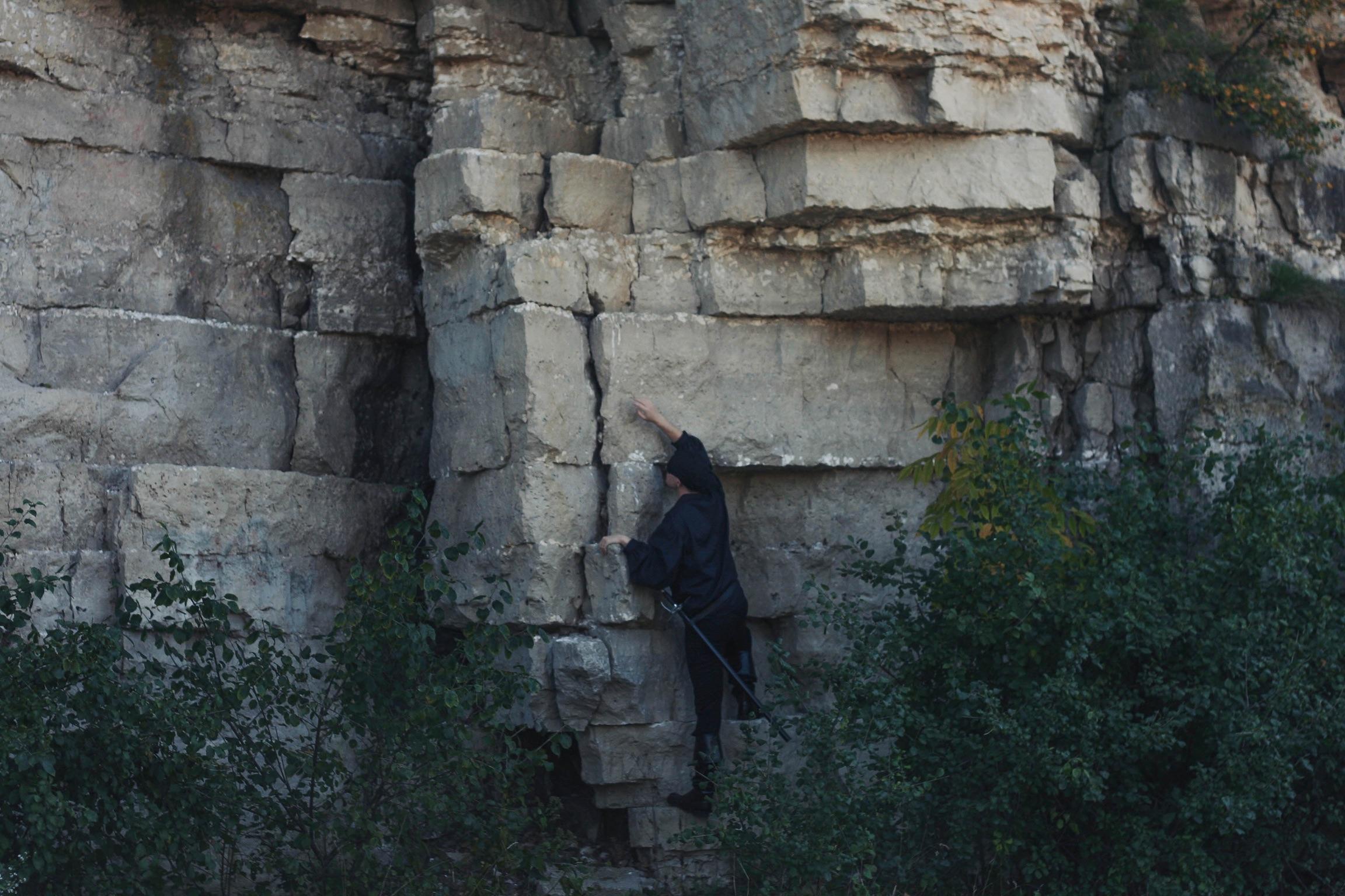 Going up the cliffs of insanity (Instagram @thecosplayingcouple) | Scrolller