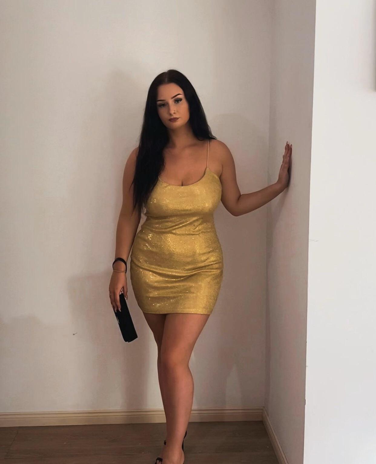 Gold dress | Scrolller