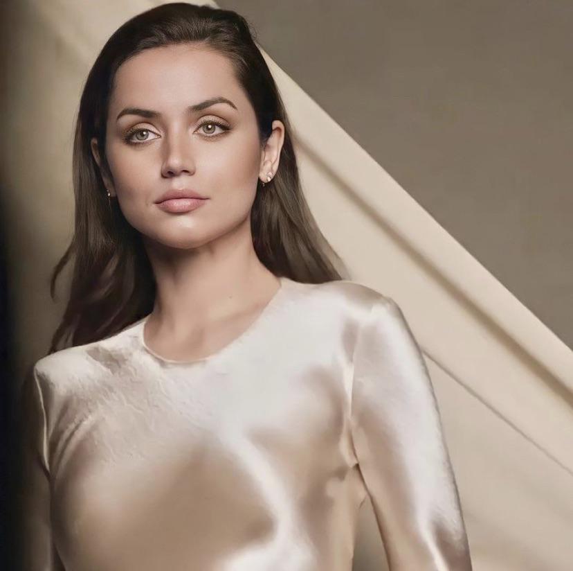 Golden Ana | Scrolller