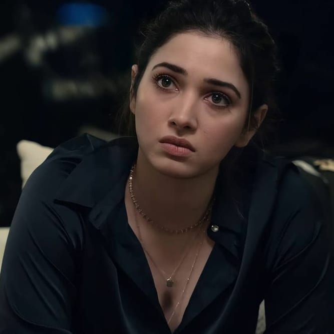 Good amount of cleavage exposure to remain passable | Scrolller