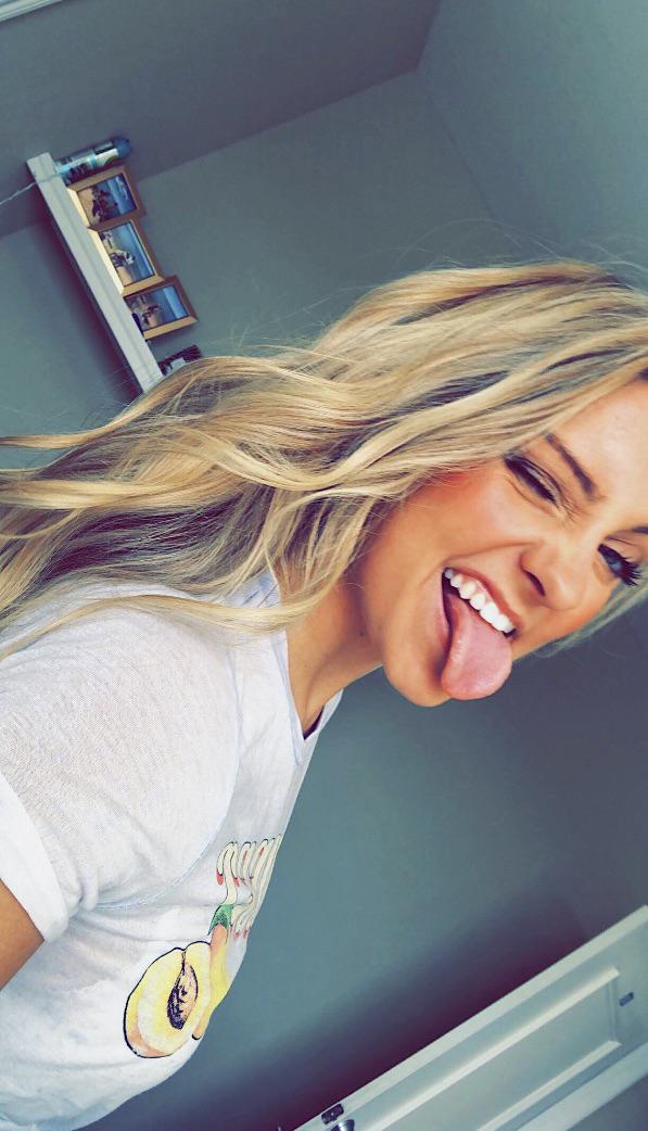 good girls say ahhhh | Scrolller