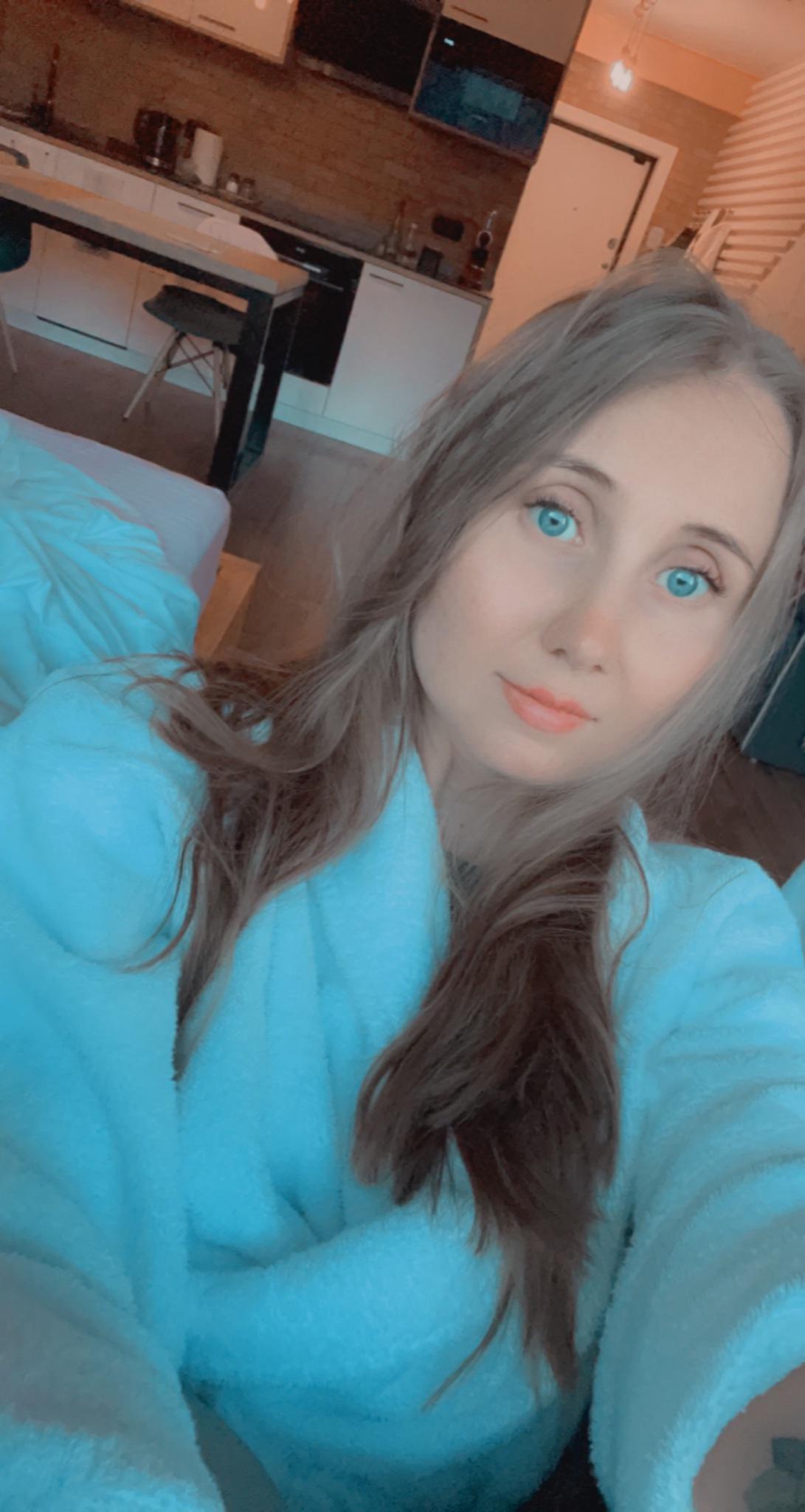 does the white color make my eyes brighter? | Scrolller