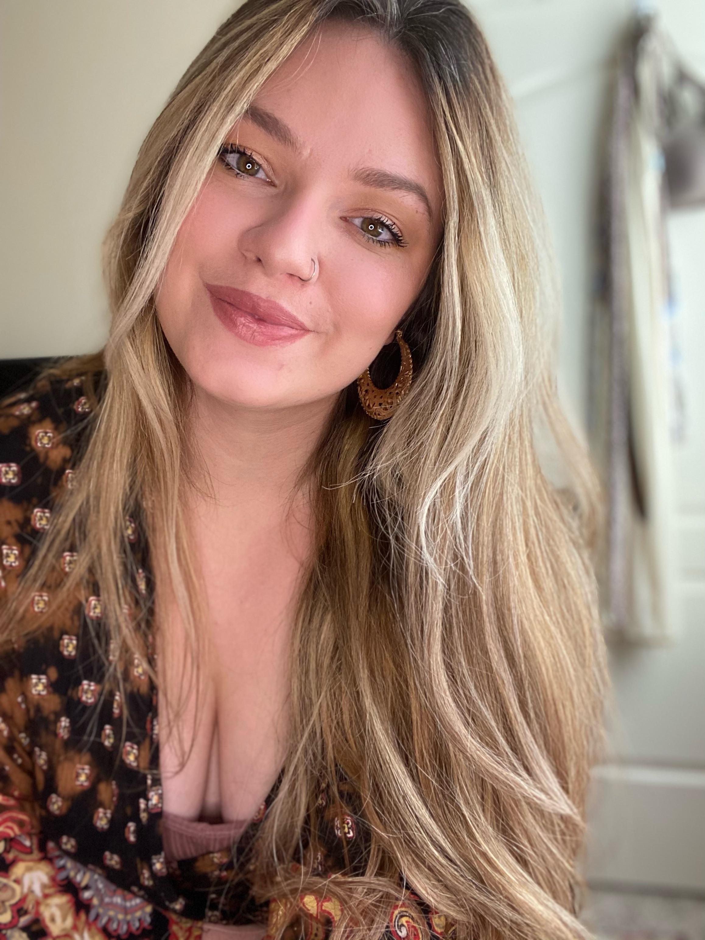 Hi! Mom of 3 (: hope you have a good day. | Scrolller