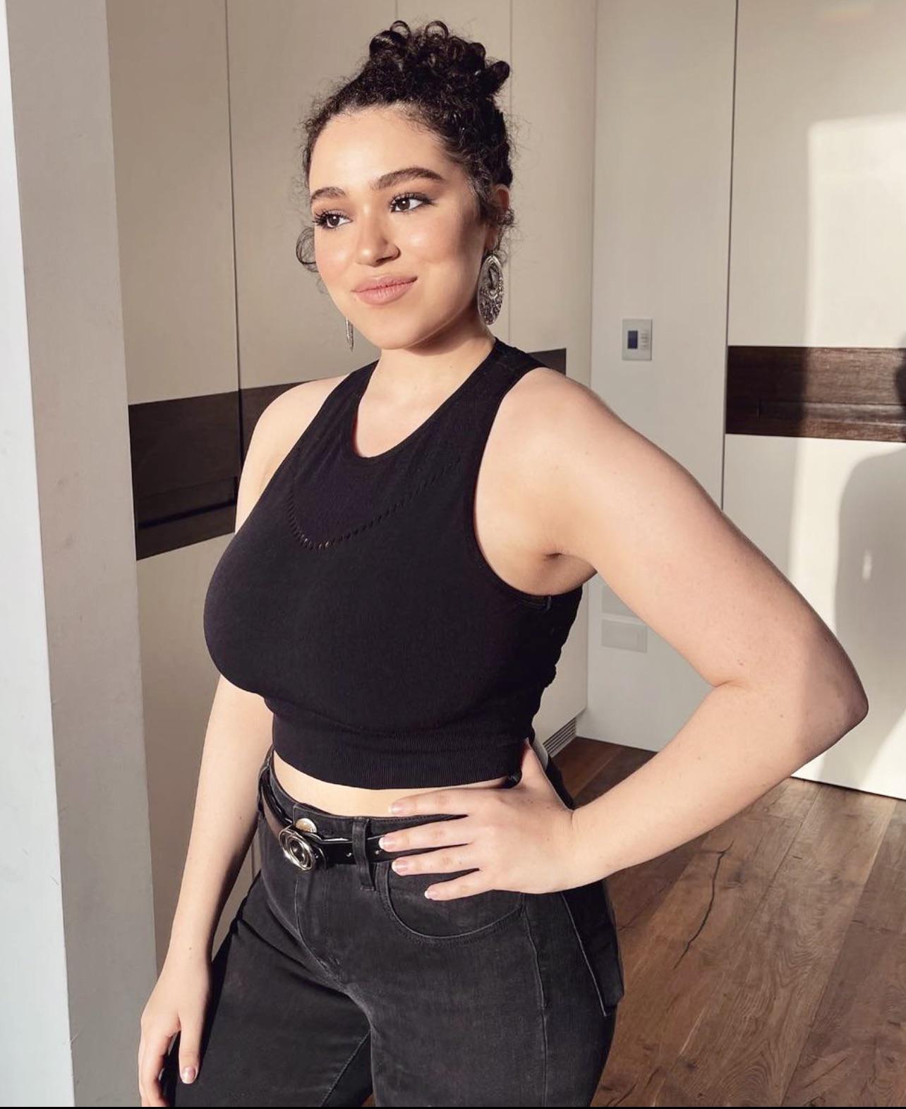 Gorgeous curly | Scrolller