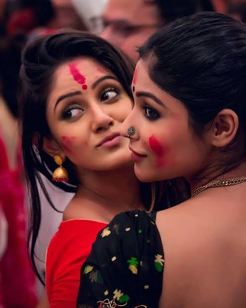 Gorgeous hindu girls eying on Muslims in their Holi Festival💚 comment down below what'll you do ...