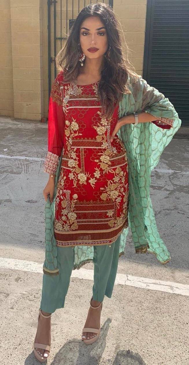 Gorgeous Paki | Scrolller