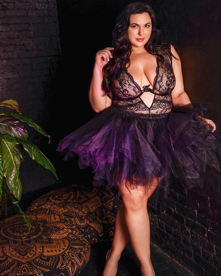 Gorgeous Stephanie Mallick aka Bella Bombshel | Scrolller