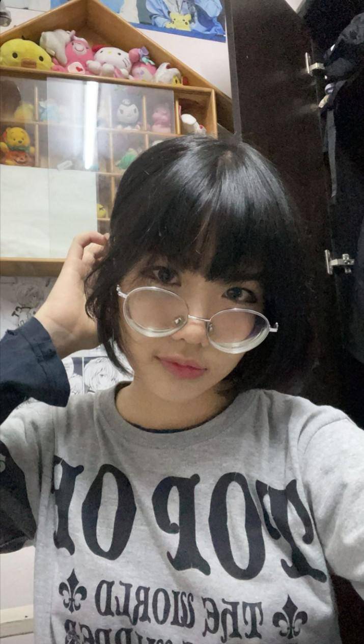 Got called a cutie today by a guy on the bus 🥰🥰🥰, what hrt can do to a boy | Scrolller