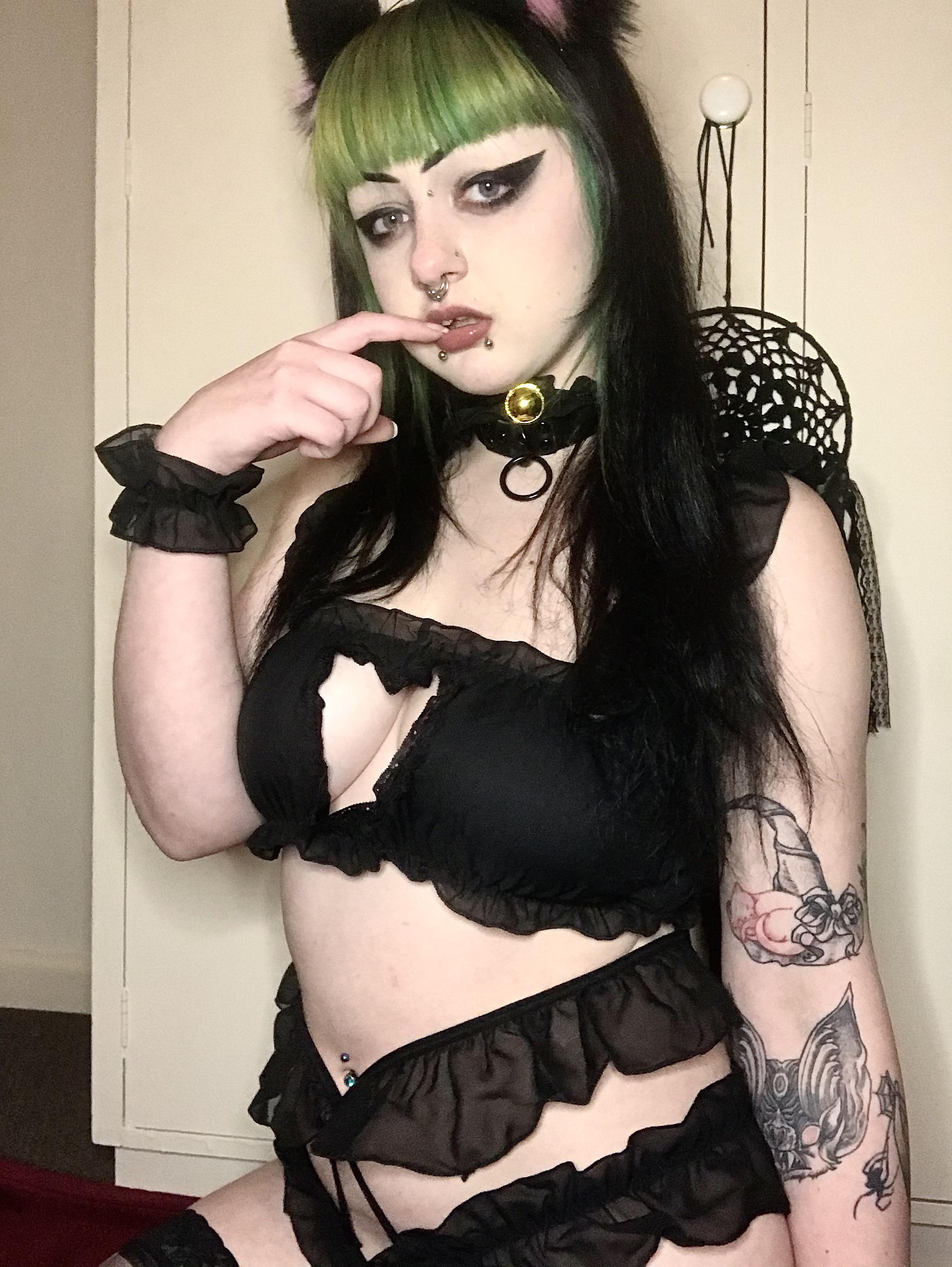 Goth cat girl vibes 🖤😽 | Scrolller