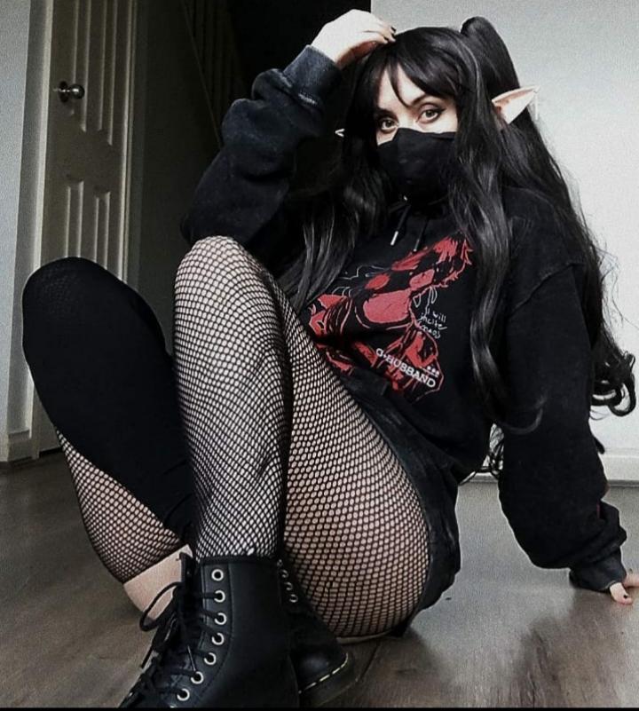 Goth elf Bee | Scrolller