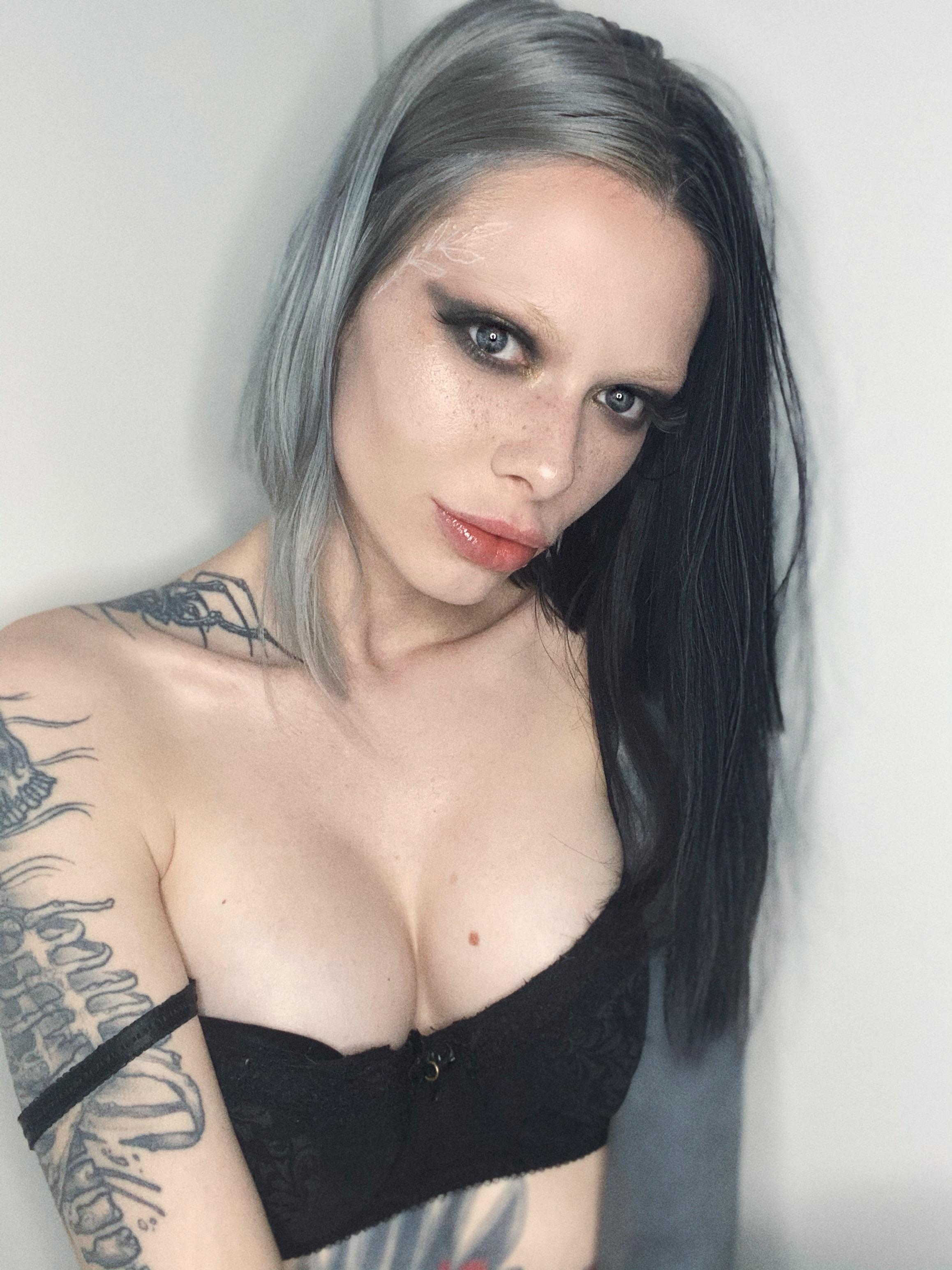 Goth girlfriend reporting for duty | Scrolller