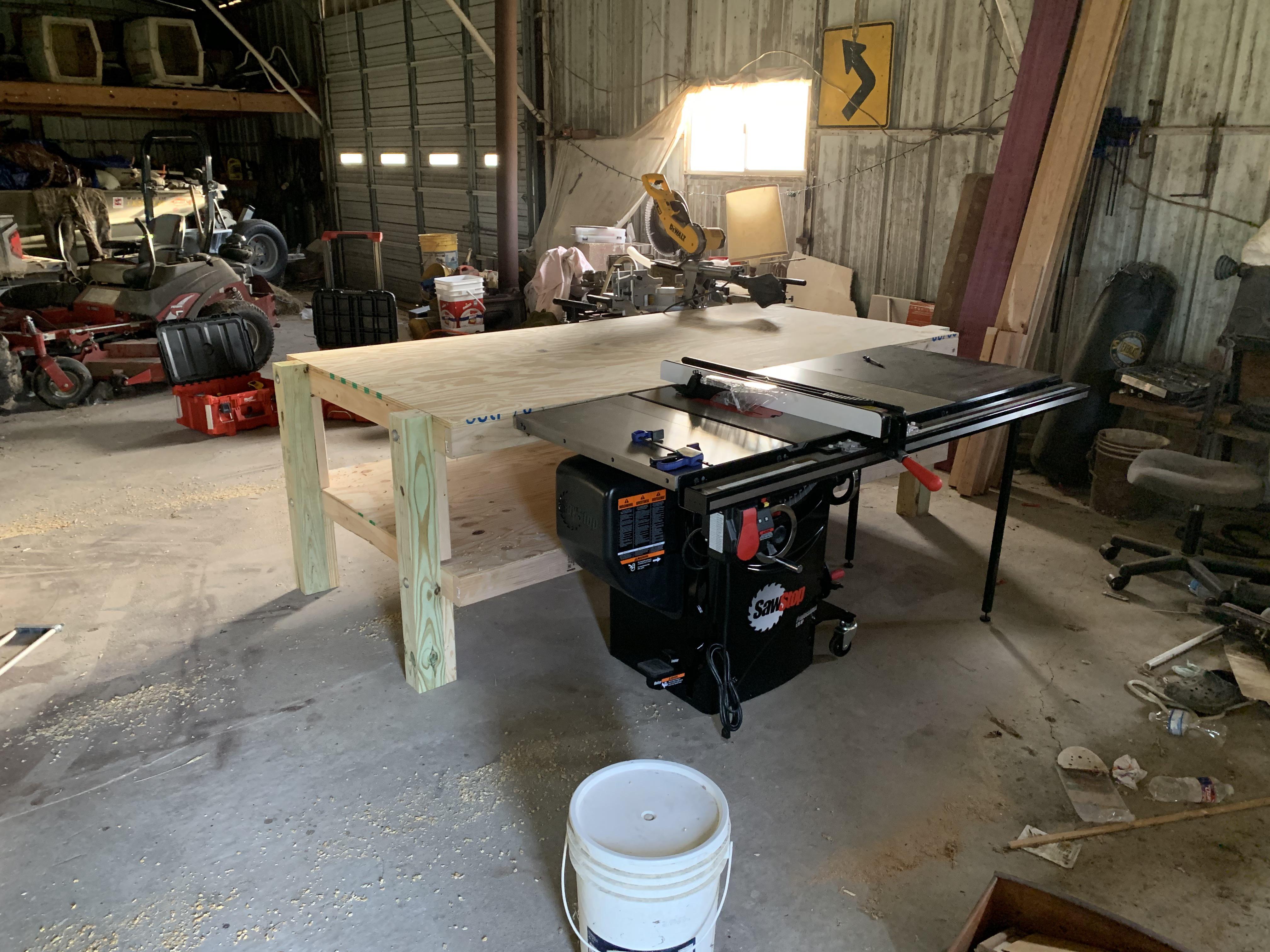 Gotta love huge outfeed tables | Scrolller