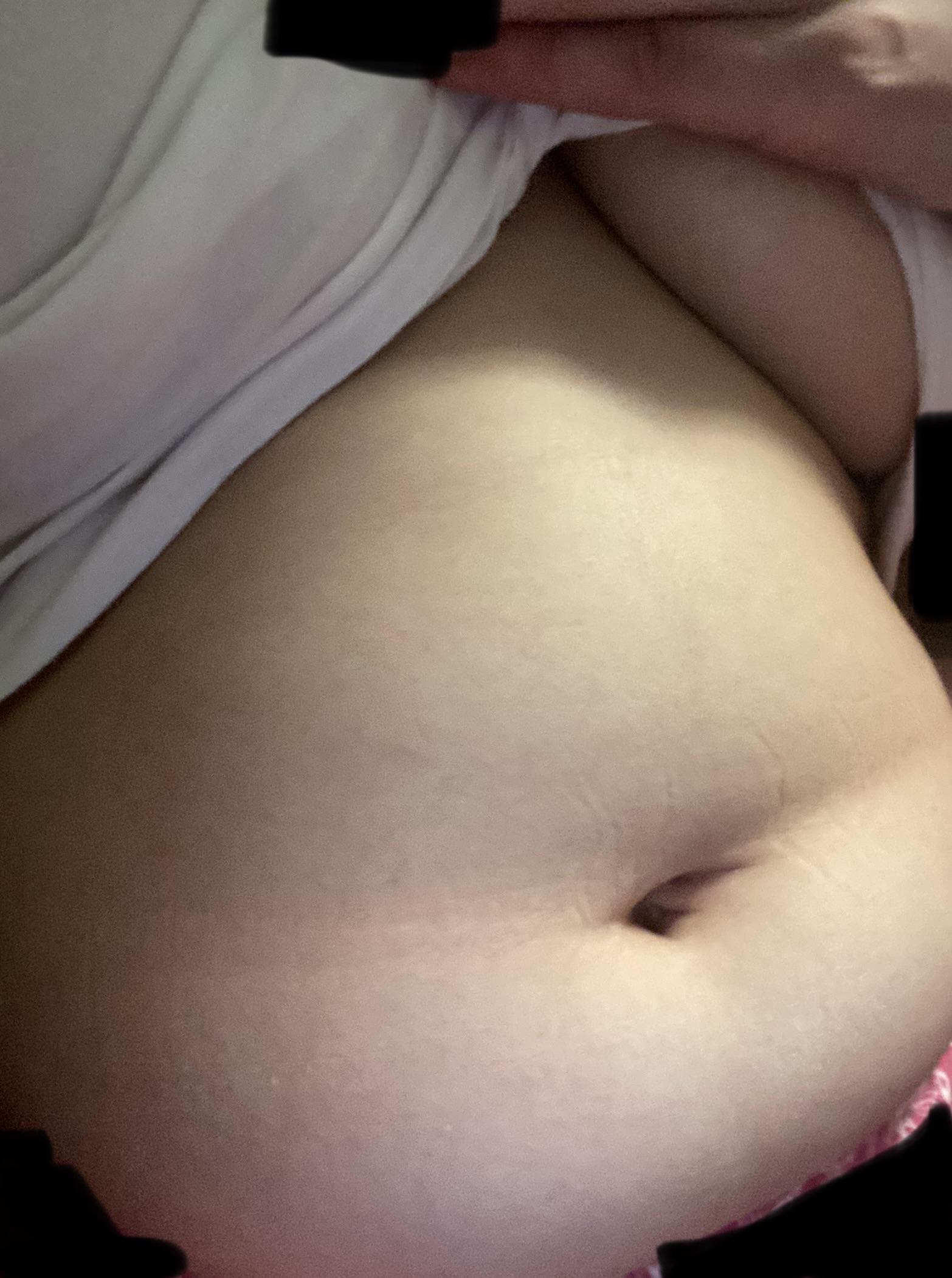 Grab on my tum and drag me across the room | Scrolller