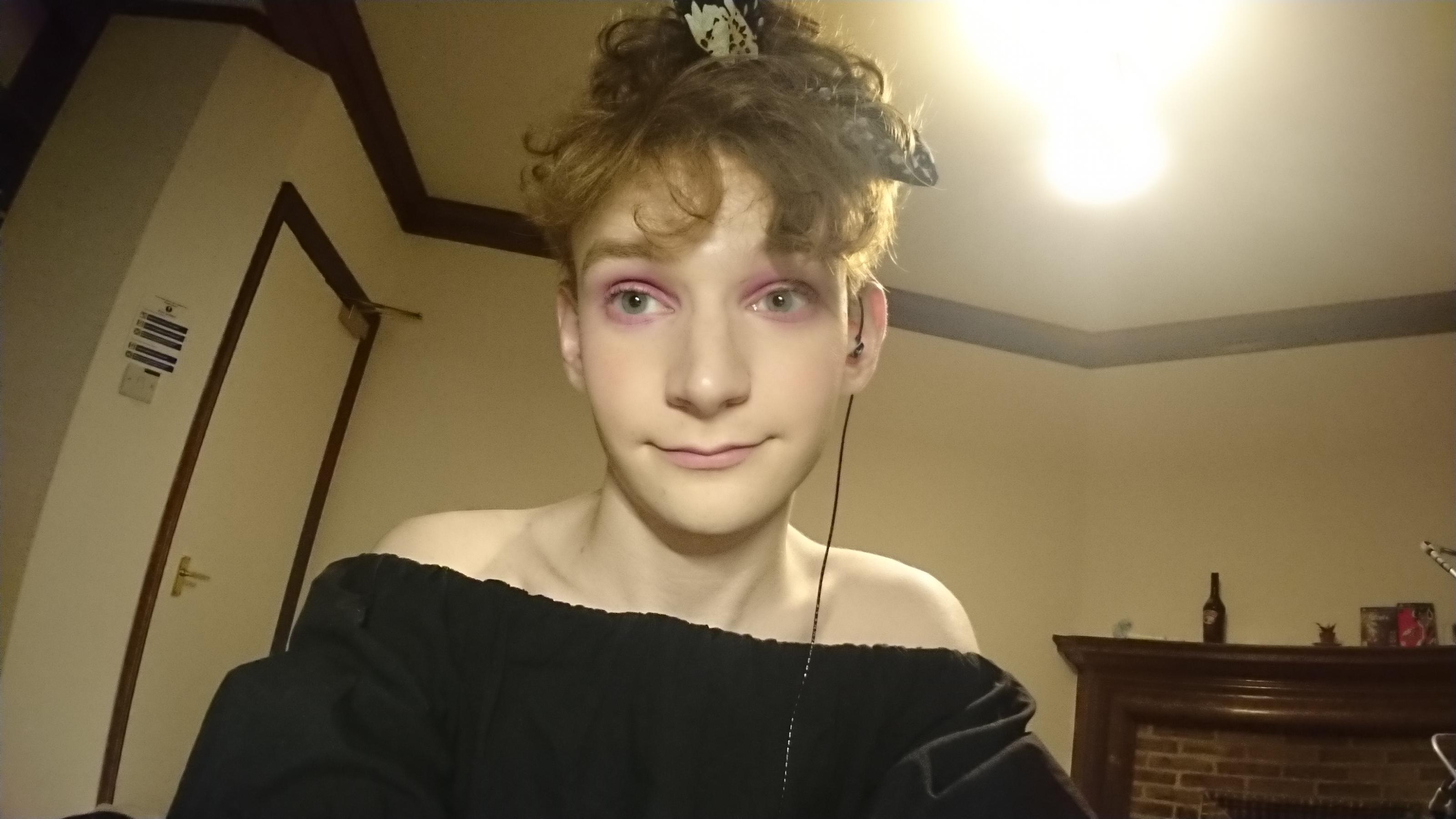 graduated from uni, feelin good 😊 | Scrolller