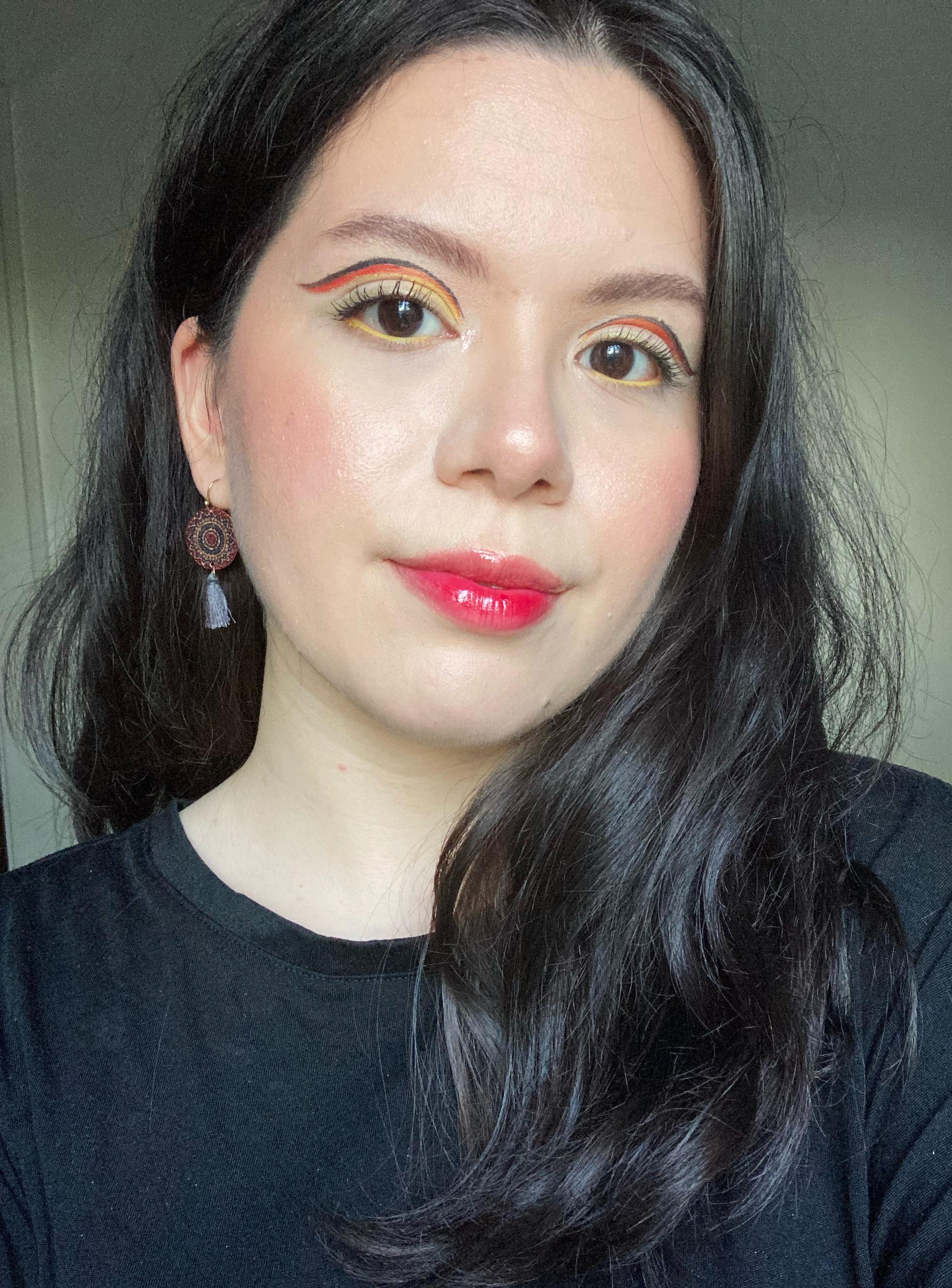 Graphic liner | Scrolller