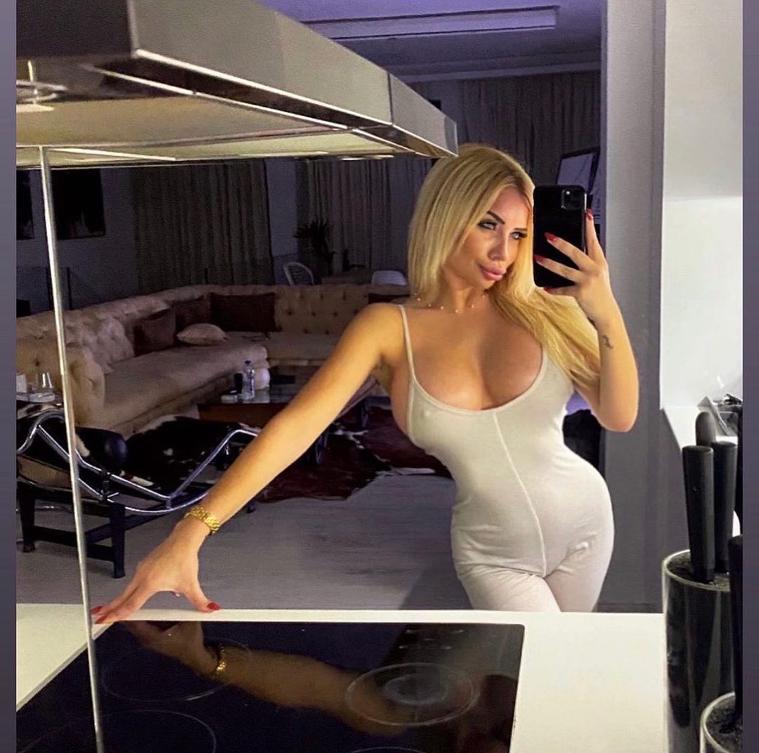 Greek Bimbo globes | Scrolller