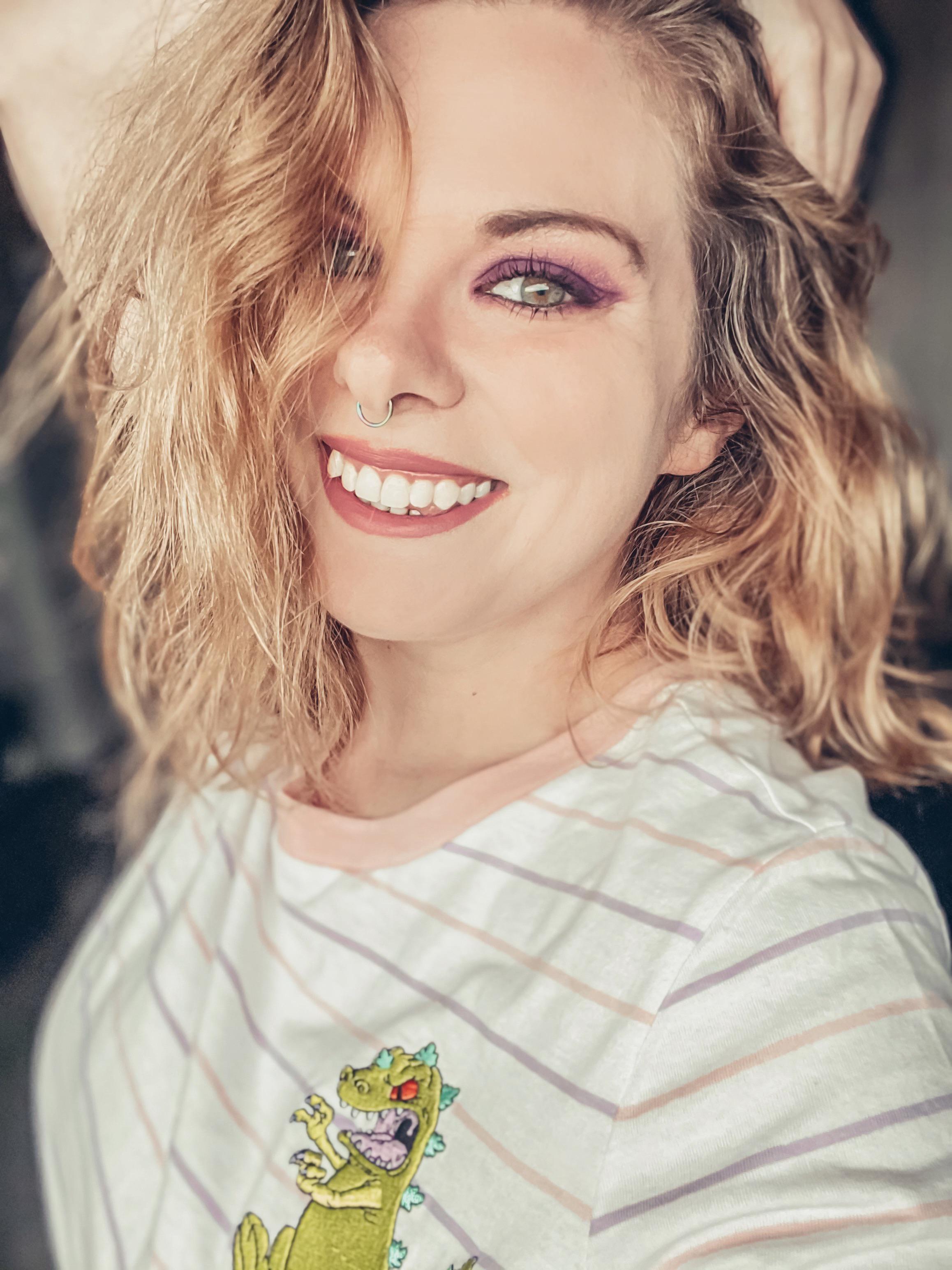 Green eyes & Reptar! 💚🦖 | Scrolller