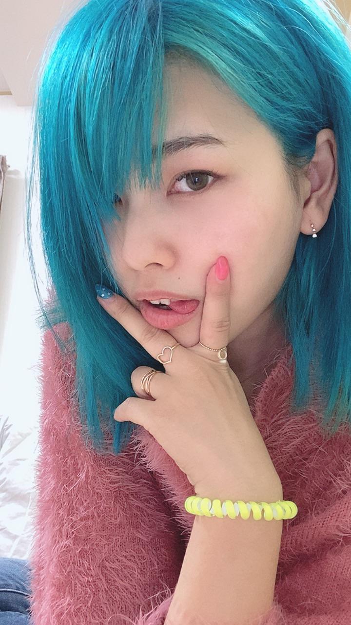 Green hair girl2 IG: maika.kob | Scrolller
