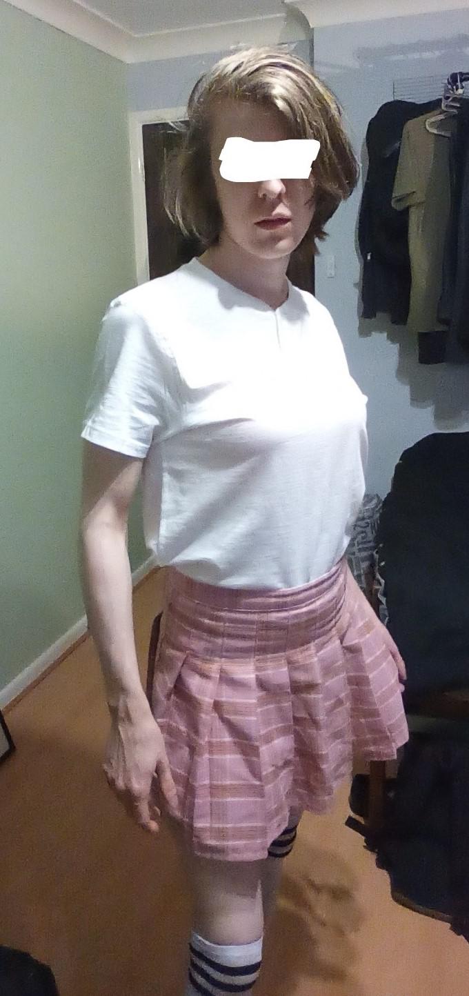 Guess whose back | Scrolller