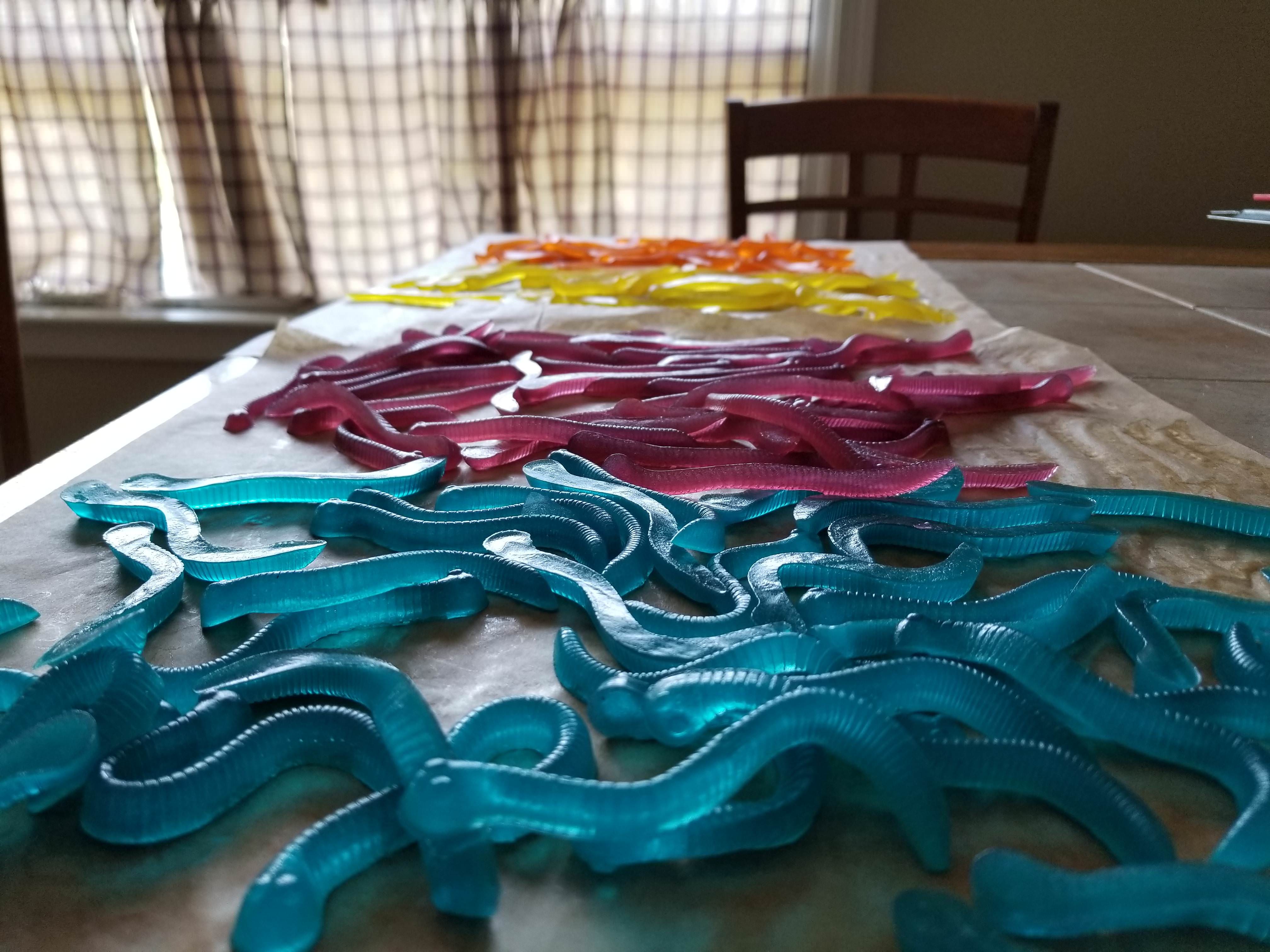 Gummy Worms 10mg each | Scrolller