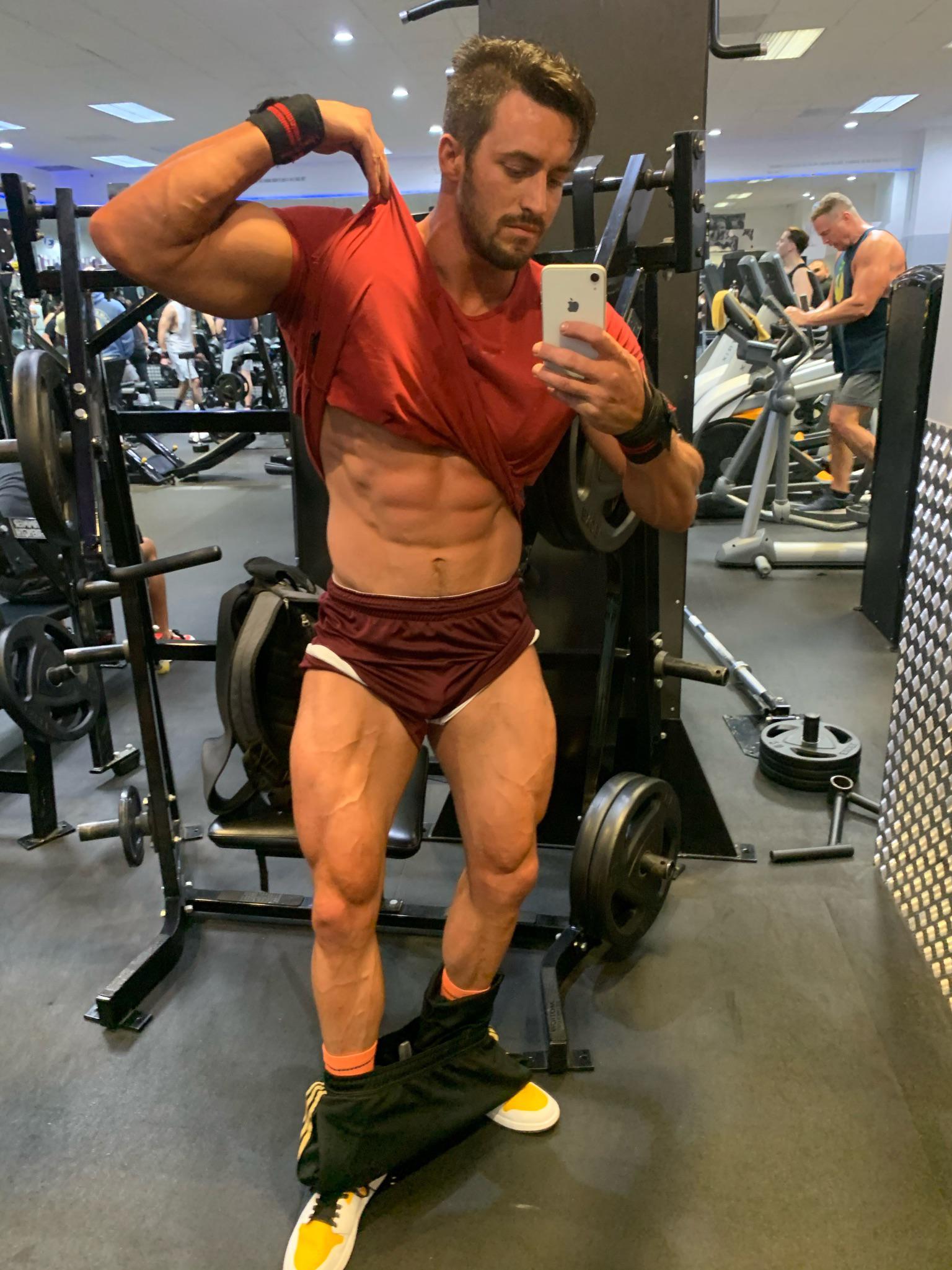 Gym flex. How do I look? | Scrolller