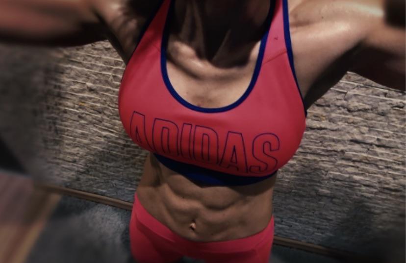 Gym selfie before an abs workout😈 do you like my stomach? Chat me xo | Scrolller