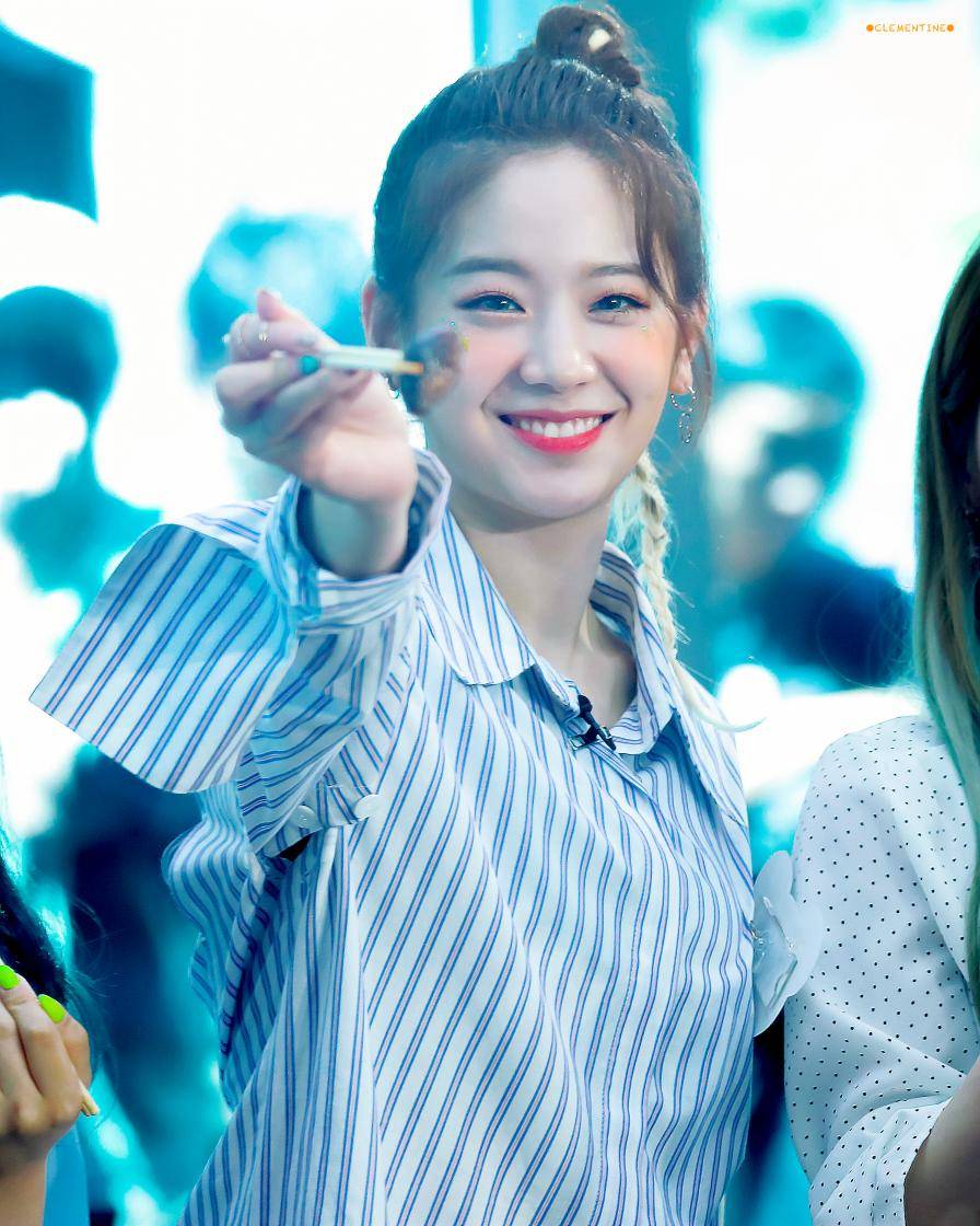 Gyuri sharing | Scrolller