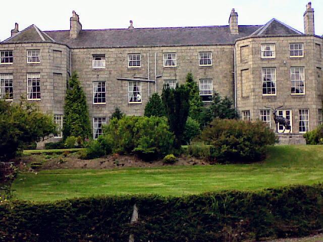 Hôtel castle of Huntly | Scrolller