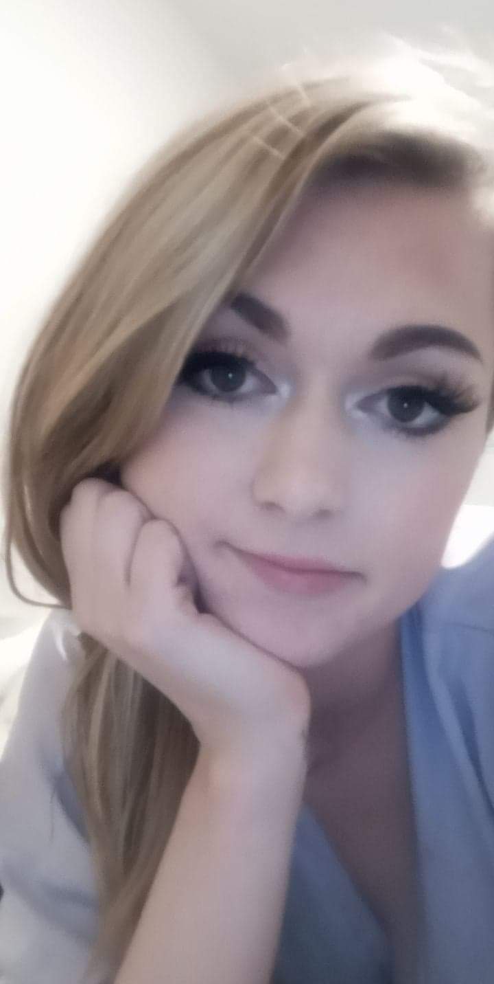 Are my eyes hypnotizing? 💕 | Scrolller