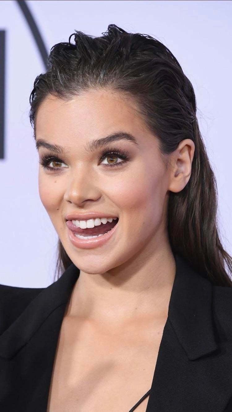 Hailee Steinfeld and her extremely fuckable face | Scrolller