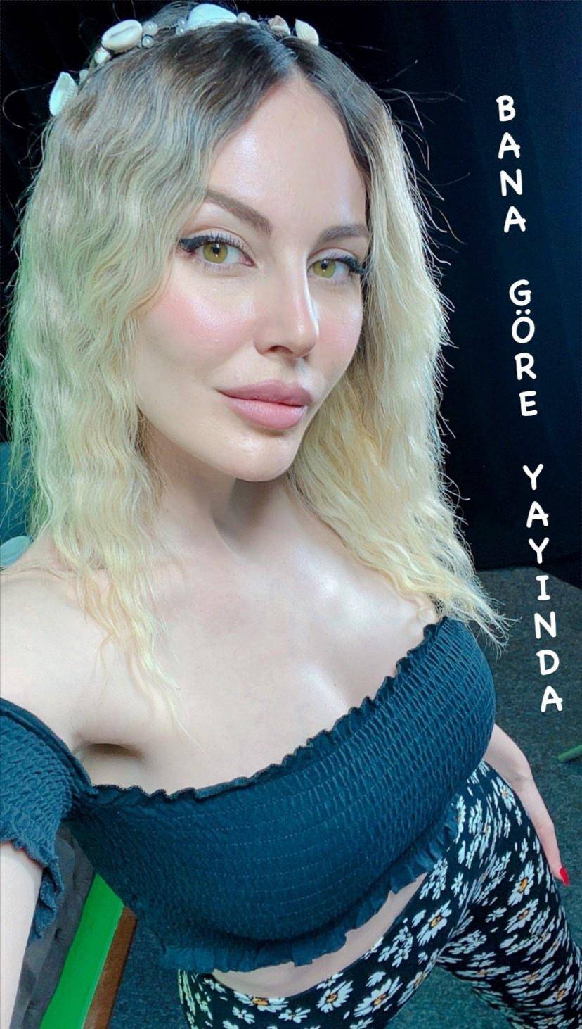 Hande Sarıoğlu | Scrolller