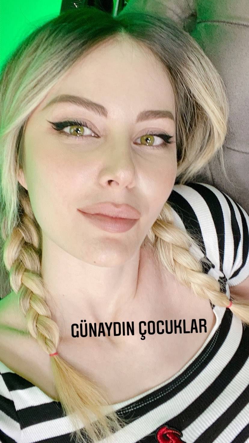 Hande Sarıoğlu | Scrolller