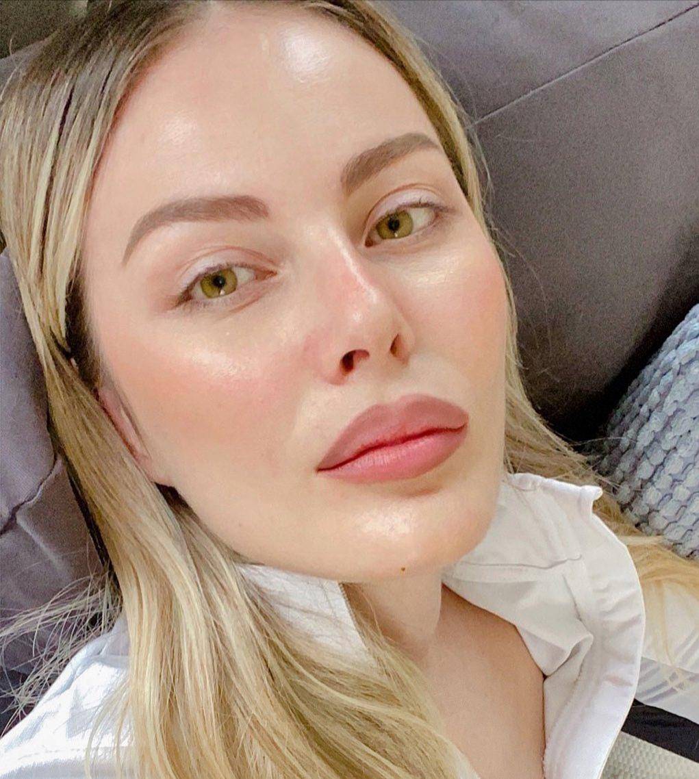 Hande Sarıoğlu | Scrolller