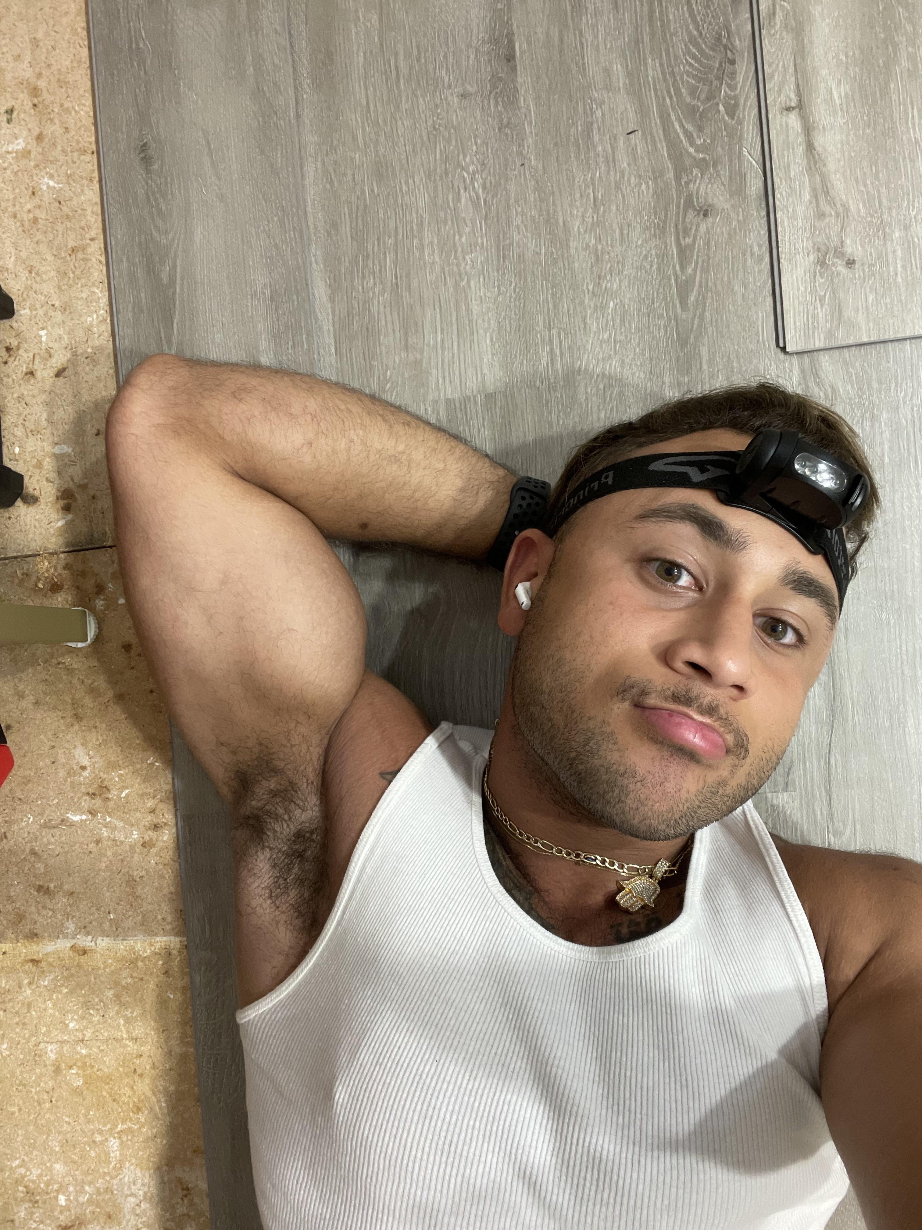 Handy Mikey | Scrolller