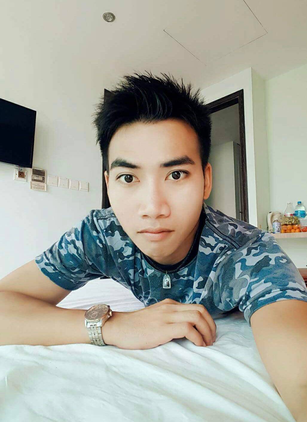 Hang out ? | Scrolller