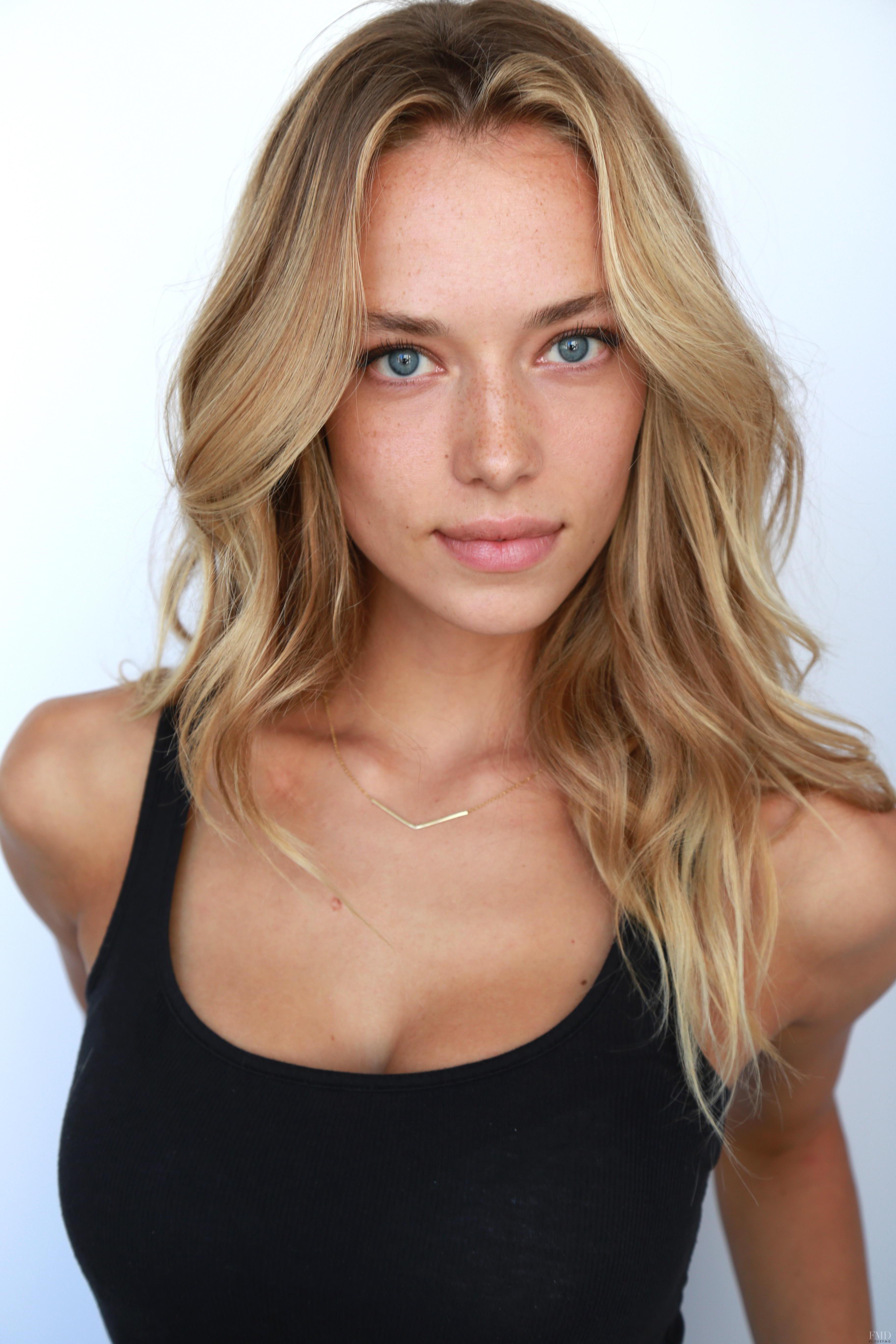 Hannah Ferguson [irtr] | Scrolller